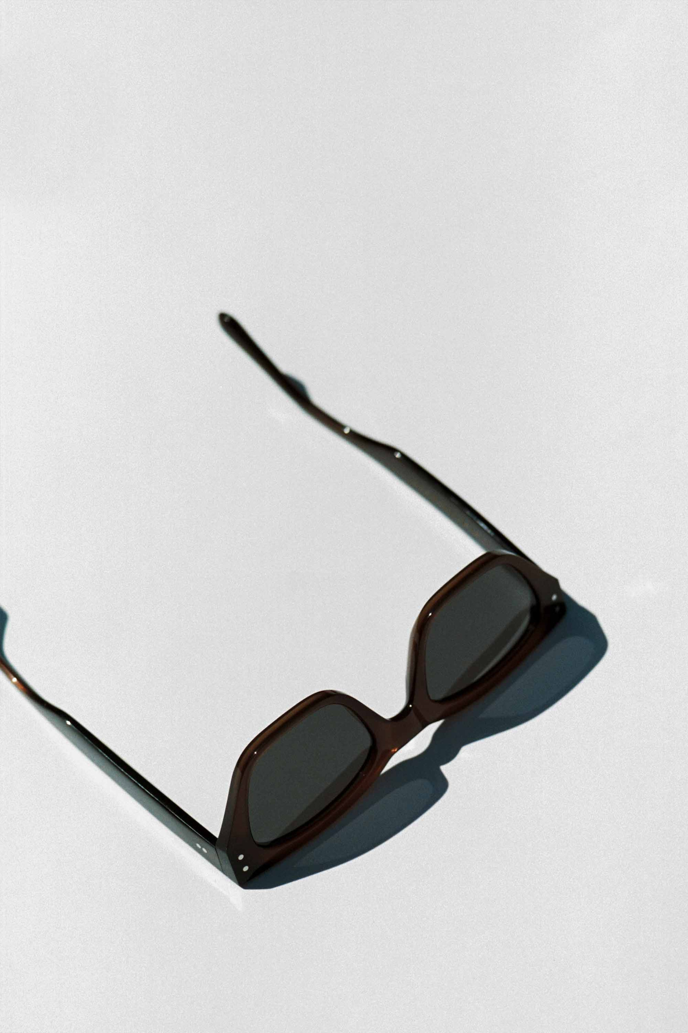 Memphis Chocolate - grey solid lens – Monokel Eyewear