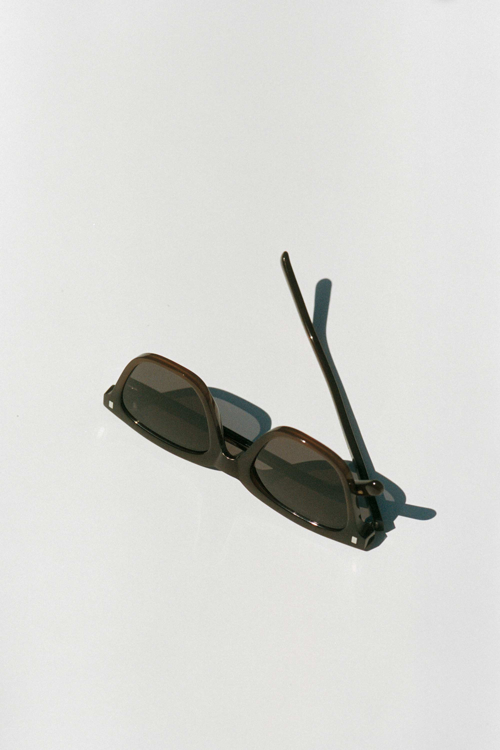 Robotnik Chocolate - grey solid lens – Monokel Eyewear